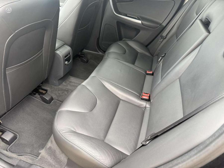 Black Volvo XC60 2017 in Vilnius, with an engine capacity of 1.97 L and mileage of 249 thousand km for 11800 €, photo 17 on AUTOMOTO.COM.LV