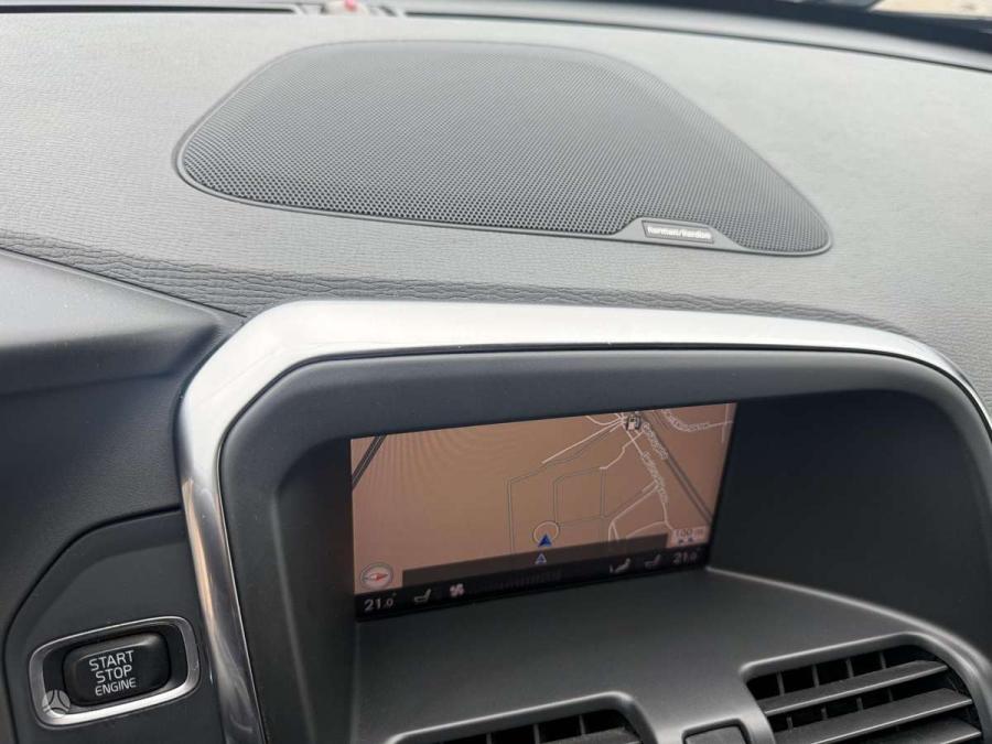 Black Volvo XC60 2017 in Vilnius, with an engine capacity of 1.97 L and mileage of 249 thousand km for 11800 €, photo 19 on AUTOMOTO.COM.LV