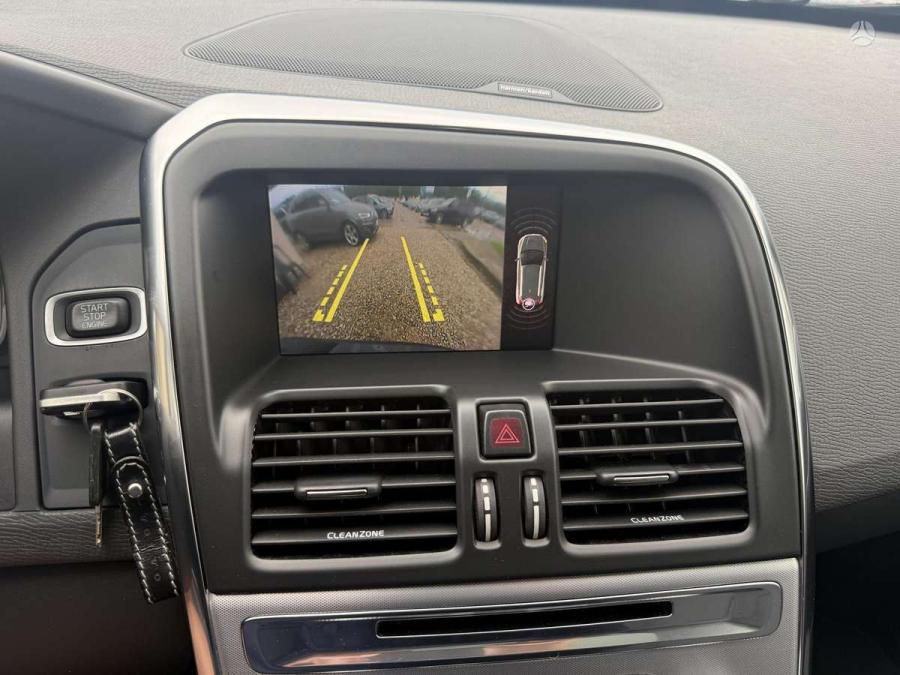 Black Volvo XC60 2017 in Vilnius, with an engine capacity of 1.97 L and mileage of 249 thousand km for 11800 €, photo 20 on AUTOMOTO.COM.LV