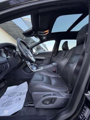 Black Volvo XC60 2017 in Vilnius, with an engine capacity of 1.97 L and mileage of 165 thousand km for 14500 €, photo 6 on AUTOMOTO.COM.LV