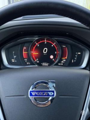 Black Volvo XC60 2017 in Vilnius, with an engine capacity of 1.97 L and mileage of 165 thousand km for 14500 €, photo 10 on AUTOMOTO.COM.LV