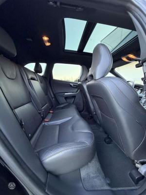 Black Volvo XC60 2017 in Vilnius, with an engine capacity of 1.97 L and mileage of 165 thousand km for 14500 €, photo 12 on AUTOMOTO.COM.LV