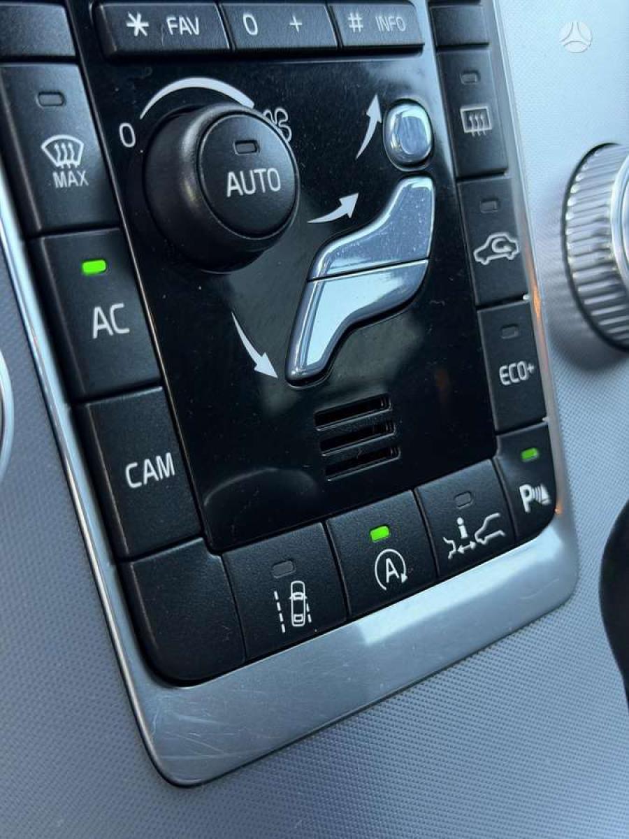 Black Volvo XC60 2017 in Vilnius, with an engine capacity of 1.97 L and mileage of 165 thousand km for 14500 €, photo 23 on AUTOMOTO.COM.LV