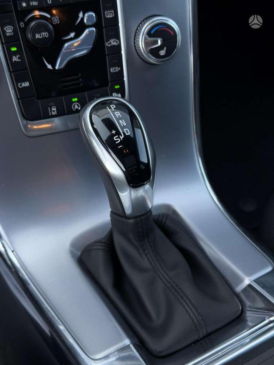 Black Volvo XC60 2017 in Vilnius, with an engine capacity of 1.97 L and mileage of 165 thousand km for 14500 €, photo 25 on AUTOMOTO.COM.LV