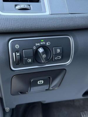 Black Volvo XC60 2017 in Vilnius, with an engine capacity of 1.97 L and mileage of 165 thousand km for 14500 €, photo 27 on AUTOMOTO.COM.LV