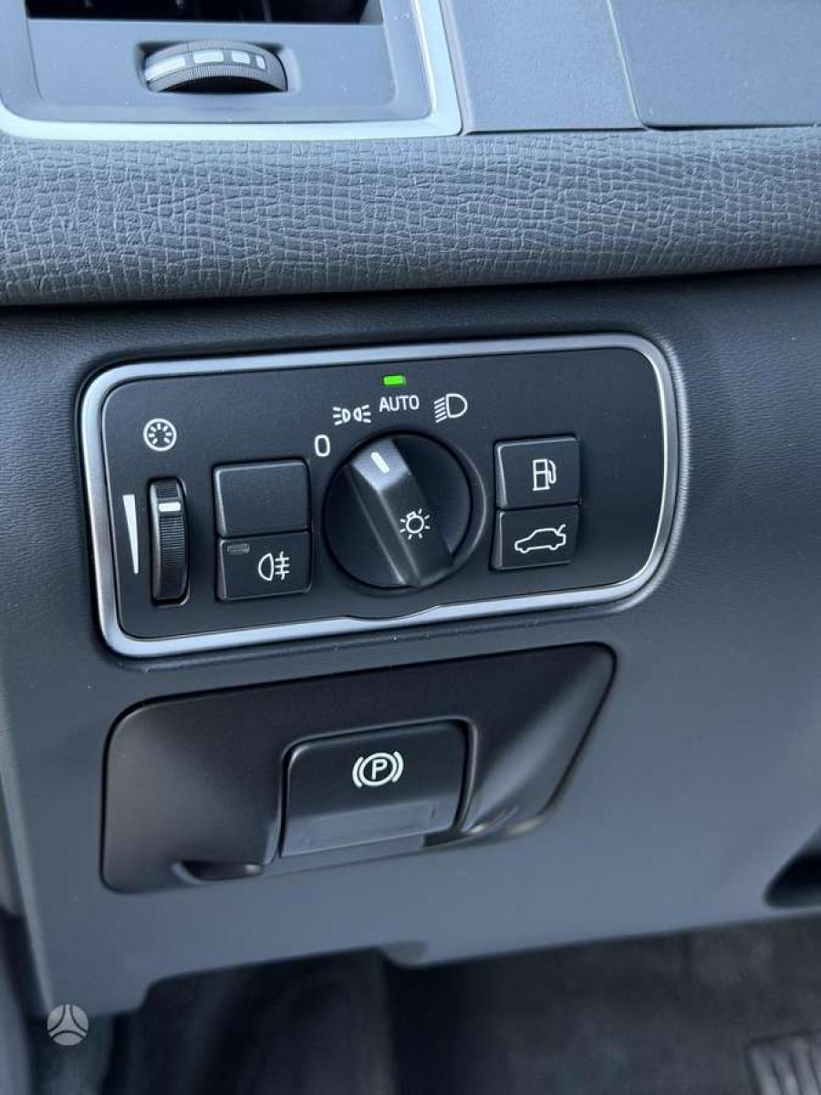 Black Volvo XC60 2017 in Vilnius, with an engine capacity of 1.97 L and mileage of 165 thousand km for 14500 €, photo 27 on AUTOMOTO.COM.LV