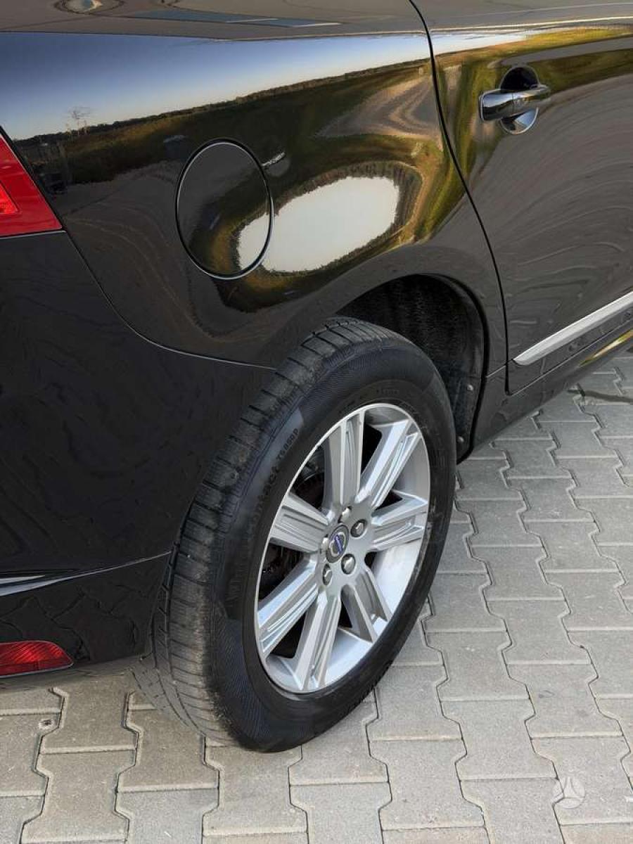 Black Volvo XC60 2017 in Vilnius, with an engine capacity of 1.97 L and mileage of 165 thousand km for 14500 €, photo 29 on AUTOMOTO.COM.LV