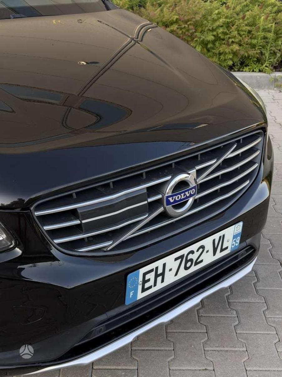 Black Volvo XC60 2017 in Vilnius, with an engine capacity of 1.97 L and mileage of 165 thousand km for 14500 €, photo 31 on AUTOMOTO.COM.LV