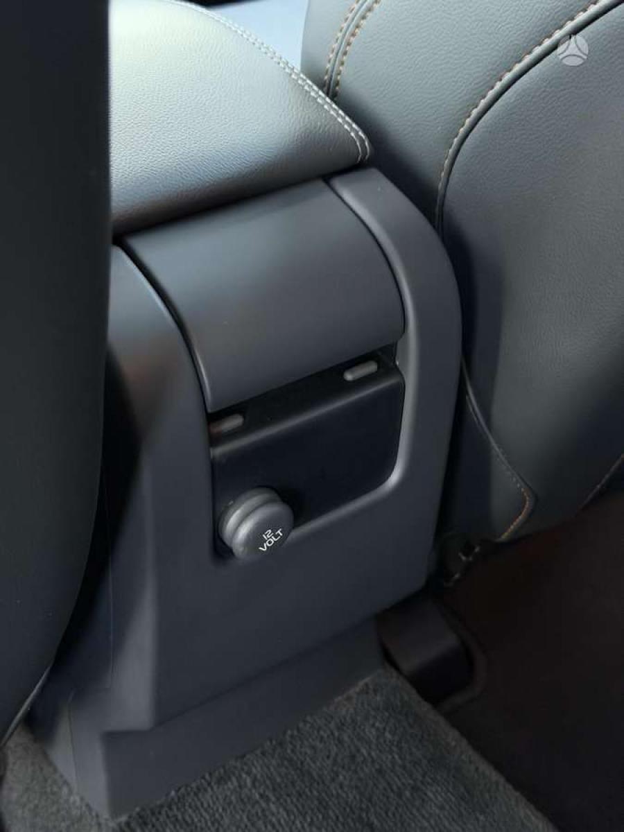 Black Volvo XC60 2017 in Vilnius, with an engine capacity of 1.97 L and mileage of 165 thousand km for 14500 €, photo 41 on AUTOMOTO.COM.LV