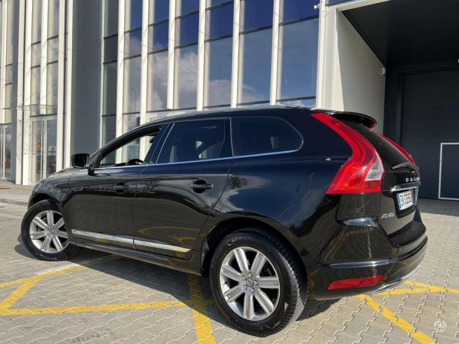 Black Volvo XC60 2017 in Vilnius, with an engine capacity of 2.40 L and mileage of 165 thousand km for 16500 €, photo 1 on AUTOMOTO.COM.LV