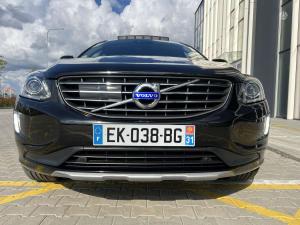 Black Volvo XC60 2017 in Vilnius, with an engine capacity of 2.40 L and mileage of 165 thousand km for 16500 €, photo 6 on AUTOMOTO.COM.LV