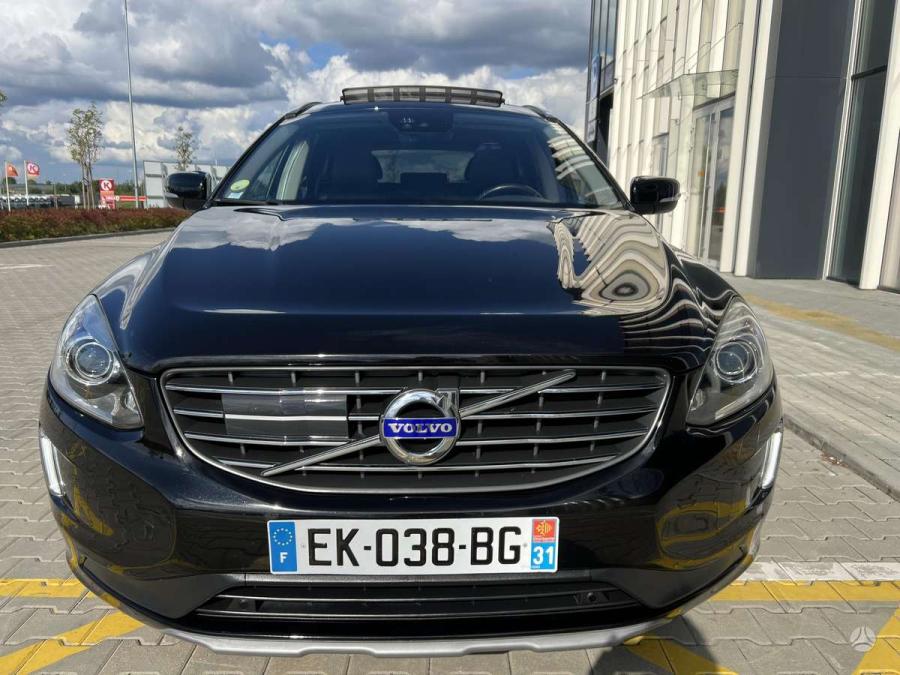 Black Volvo XC60 2017 in Vilnius, with an engine capacity of 2.40 L and mileage of 165 thousand km for 16500 €, photo 7 on AUTOMOTO.COM.LV