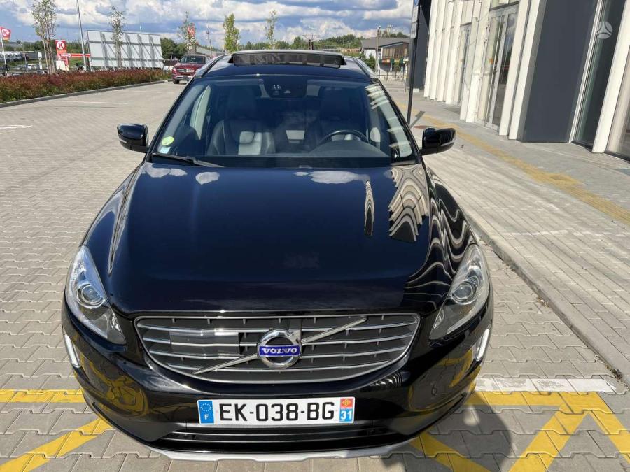 Black Volvo XC60 2017 in Vilnius, with an engine capacity of 2.40 L and mileage of 165 thousand km for 16500 €, photo 8 on AUTOMOTO.COM.LV