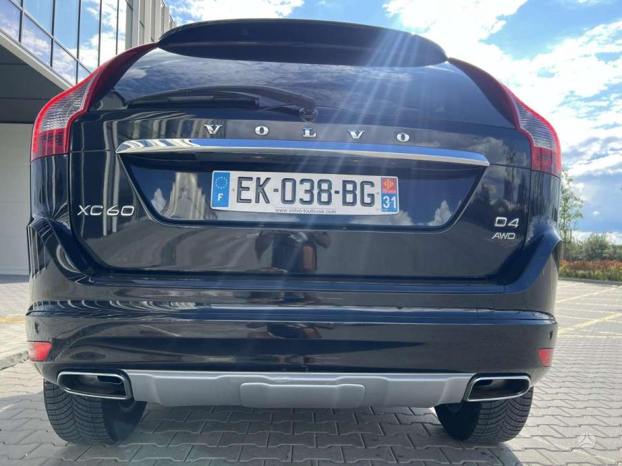 Black Volvo XC60 2017 in Vilnius, with an engine capacity of 2.40 L and mileage of 165 thousand km for 16500 €, photo 11 on AUTOMOTO.COM.LV