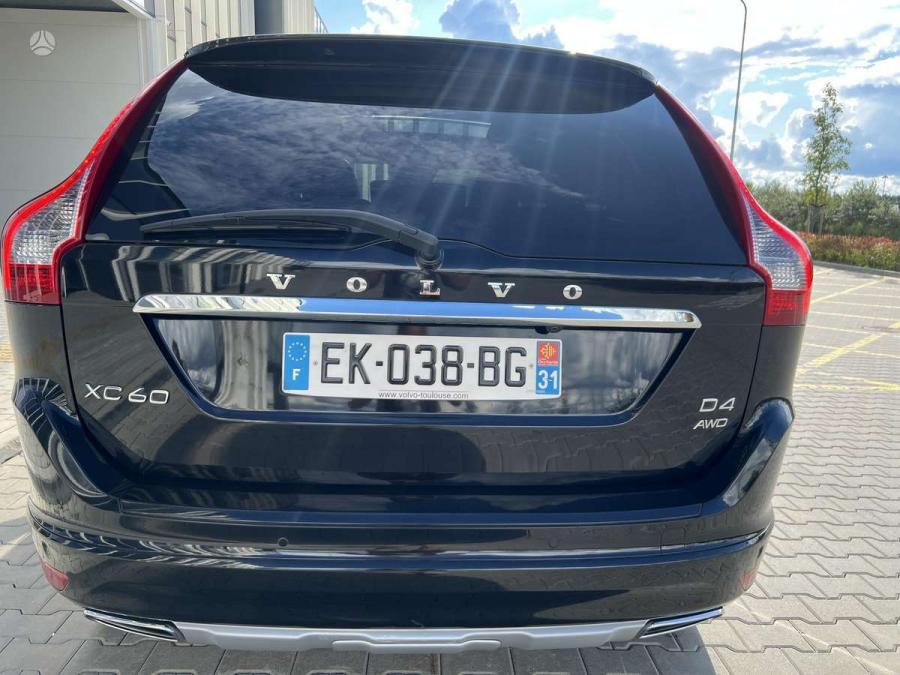 Black Volvo XC60 2017 in Vilnius, with an engine capacity of 2.40 L and mileage of 165 thousand km for 16500 €, photo 12 on AUTOMOTO.COM.LV