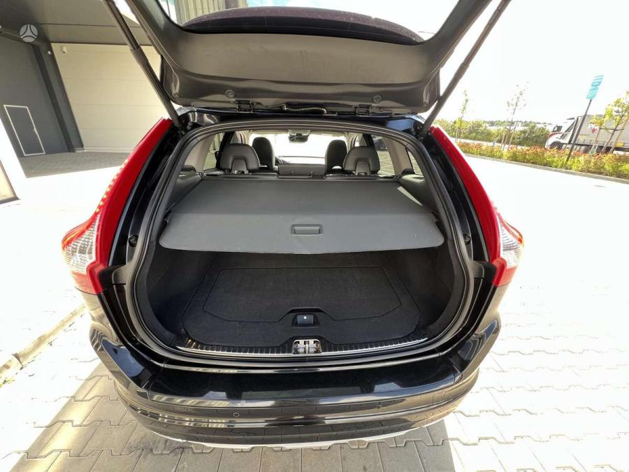 Black Volvo XC60 2017 in Vilnius, with an engine capacity of 2.40 L and mileage of 165 thousand km for 16500 €, photo 14 on AUTOMOTO.COM.LV