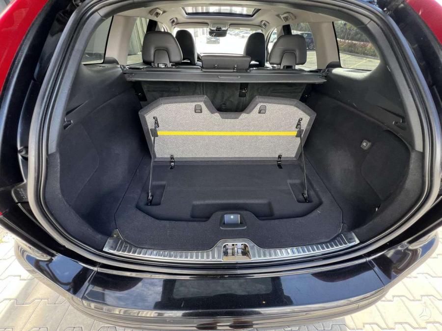 Black Volvo XC60 2017 in Vilnius, with an engine capacity of 2.40 L and mileage of 165 thousand km for 16500 €, photo 16 on AUTOMOTO.COM.LV