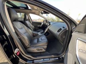 Black Volvo XC60 2017 in Vilnius, with an engine capacity of 2.40 L and mileage of 165 thousand km for 16500 €, photo 21 on AUTOMOTO.COM.LV