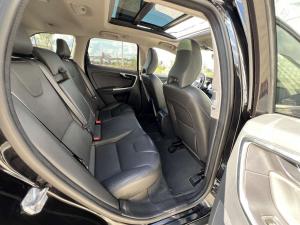 Black Volvo XC60 2017 in Vilnius, with an engine capacity of 2.40 L and mileage of 165 thousand km for 16500 €, photo 24 on AUTOMOTO.COM.LV
