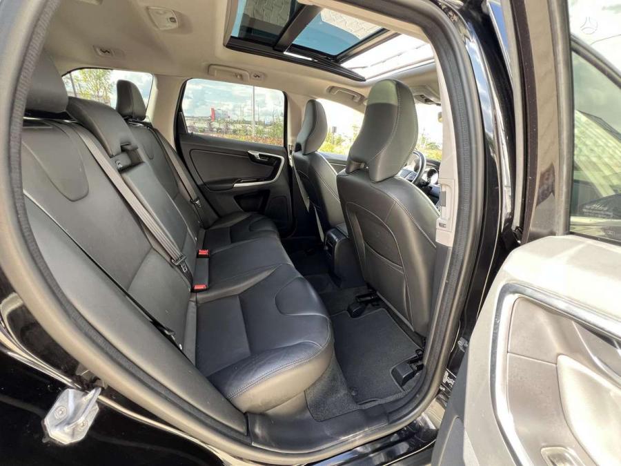 Black Volvo XC60 2017 in Vilnius, with an engine capacity of 2.40 L and mileage of 165 thousand km for 16500 €, photo 24 on AUTOMOTO.COM.LV
