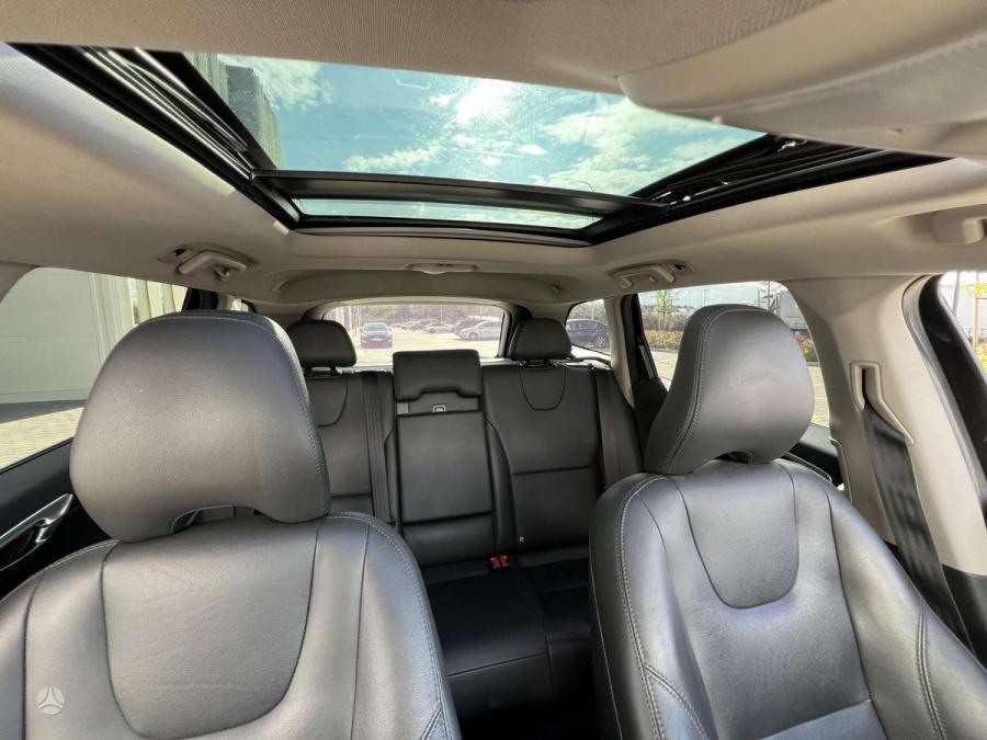 Black Volvo XC60 2017 in Vilnius, with an engine capacity of 2.40 L and mileage of 165 thousand km for 16500 €, photo 25 on AUTOMOTO.COM.LV