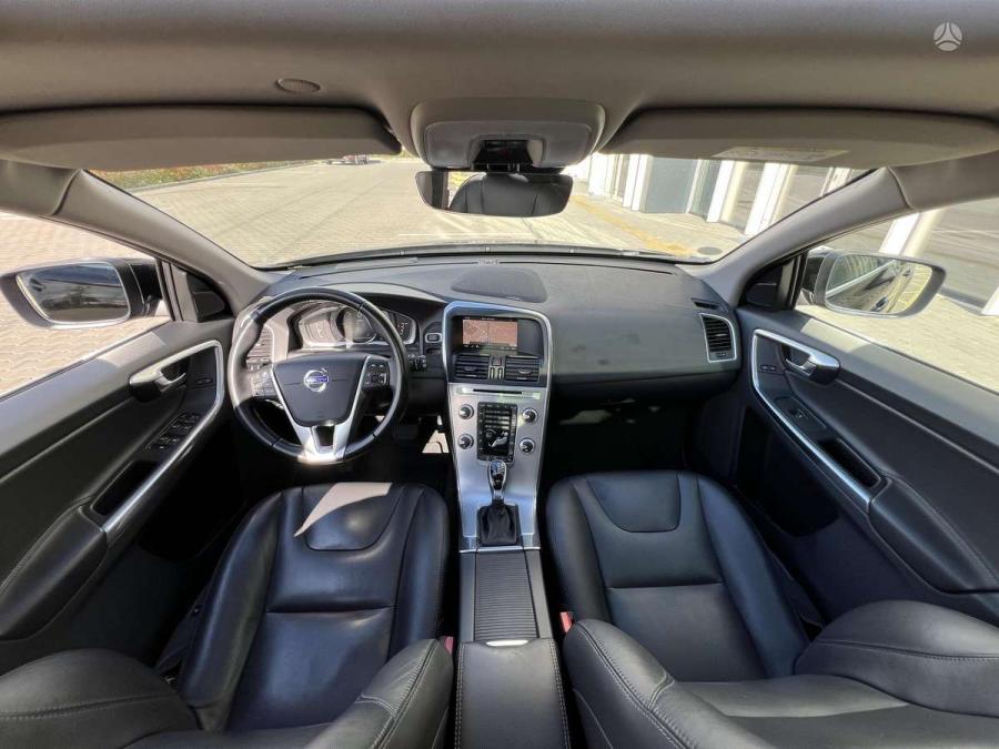 Black Volvo XC60 2017 in Vilnius, with an engine capacity of 2.40 L and mileage of 165 thousand km for 16500 €, photo 27 on AUTOMOTO.COM.LV