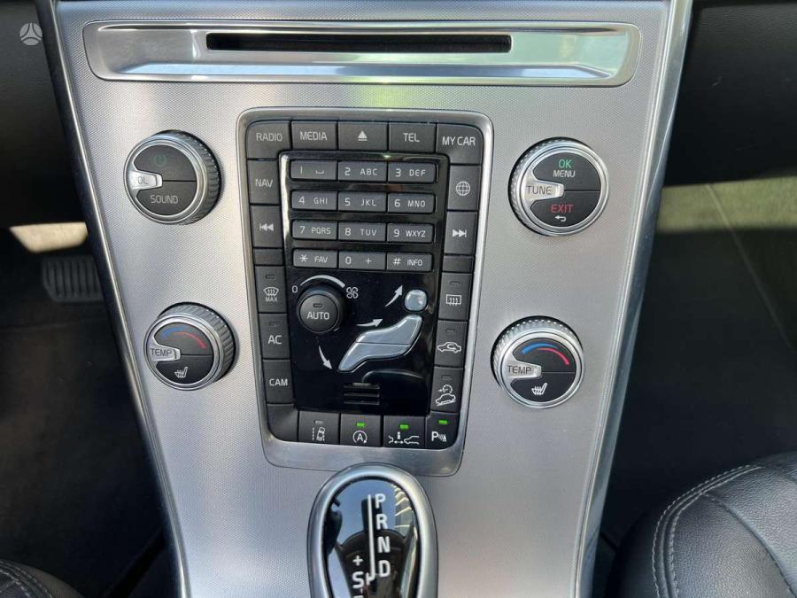 Black Volvo XC60 2017 in Vilnius, with an engine capacity of 2.40 L and mileage of 165 thousand km for 16500 €, photo 28 on AUTOMOTO.COM.LV