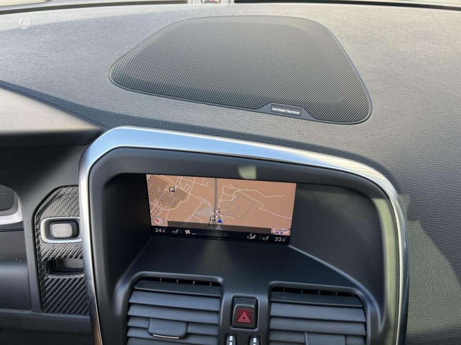 Black Volvo XC60 2017 in Vilnius, with an engine capacity of 2.40 L and mileage of 165 thousand km for 16500 €, photo 32 on AUTOMOTO.COM.LV