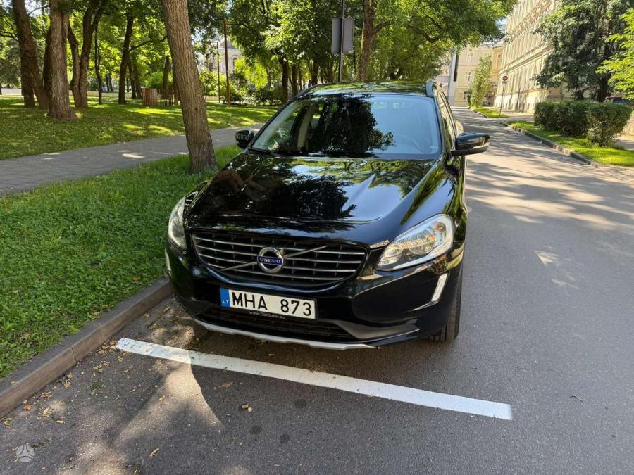 Black Volvo XC60 2017 in Vilnius, with an engine capacity of 1.97 L and mileage of 411 thousand km for 7600 €, photo 5 on AUTOMOTO.COM.LV