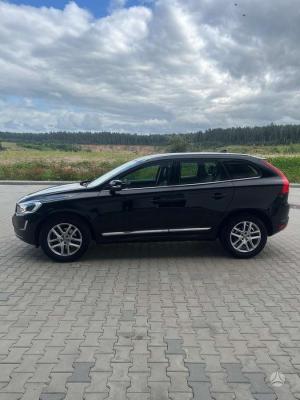 Black Volvo XC60 2017 in Vilnius, with an engine capacity of 2.40 L and mileage of 185 thousand km for 16500 €, photo 4 on AUTOMOTO.COM.LV