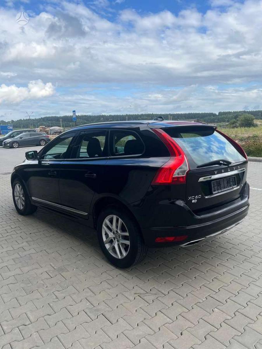 Black Volvo XC60 2017 in Vilnius, with an engine capacity of 2.40 L and mileage of 185 thousand km for 16500 €, photo 5 on AUTOMOTO.COM.LV