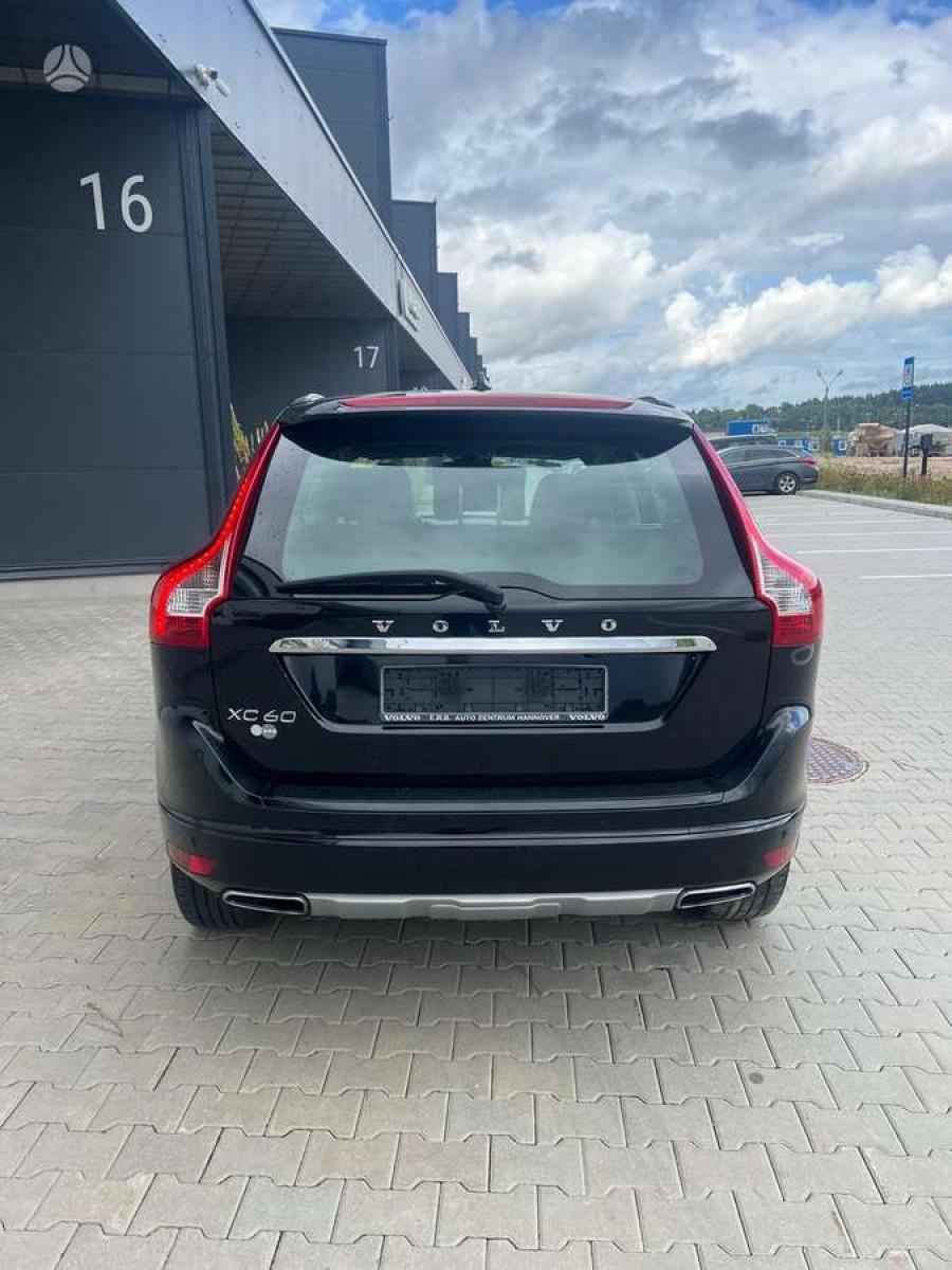 Black Volvo XC60 2017 in Vilnius, with an engine capacity of 2.40 L and mileage of 185 thousand km for 16500 €, photo 6 on AUTOMOTO.COM.LV