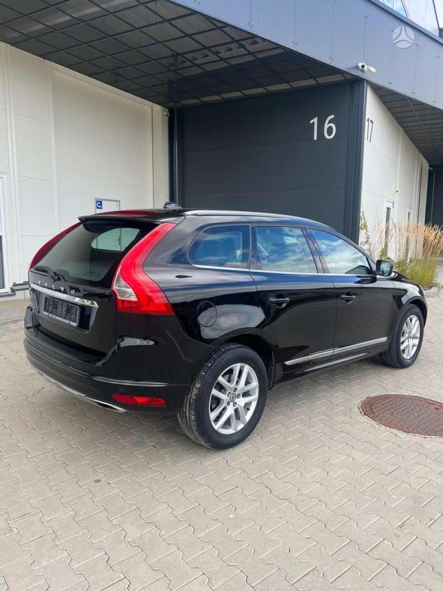 Black Volvo XC60 2017 in Vilnius, with an engine capacity of 2.40 L and mileage of 185 thousand km for 16500 €, photo 7 on AUTOMOTO.COM.LV