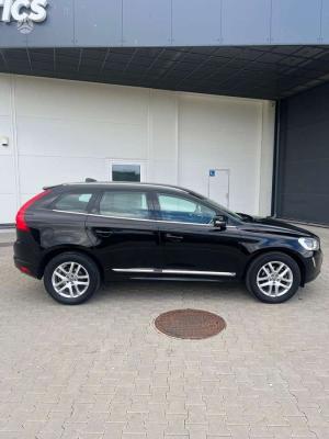 Black Volvo XC60 2017 in Vilnius, with an engine capacity of 2.40 L and mileage of 185 thousand km for 16500 €, photo 8 on AUTOMOTO.COM.LV