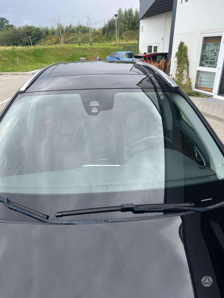 Black Volvo XC60 2017 in Vilnius, with an engine capacity of 2.40 L and mileage of 185 thousand km for 16500 €, photo 9 on AUTOMOTO.COM.LV