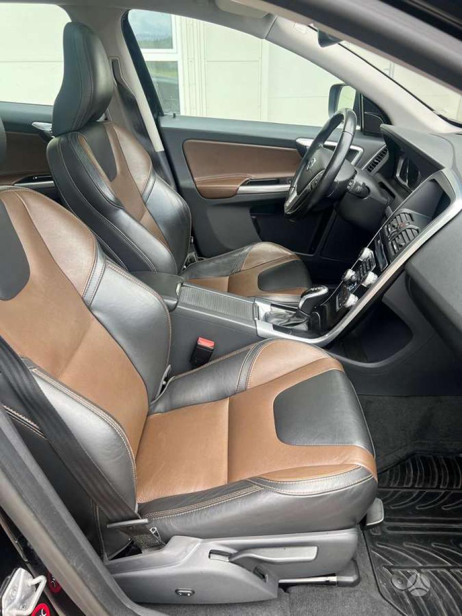 Black Volvo XC60 2017 in Vilnius, with an engine capacity of 2.40 L and mileage of 185 thousand km for 16500 €, photo 12 on AUTOMOTO.COM.LV