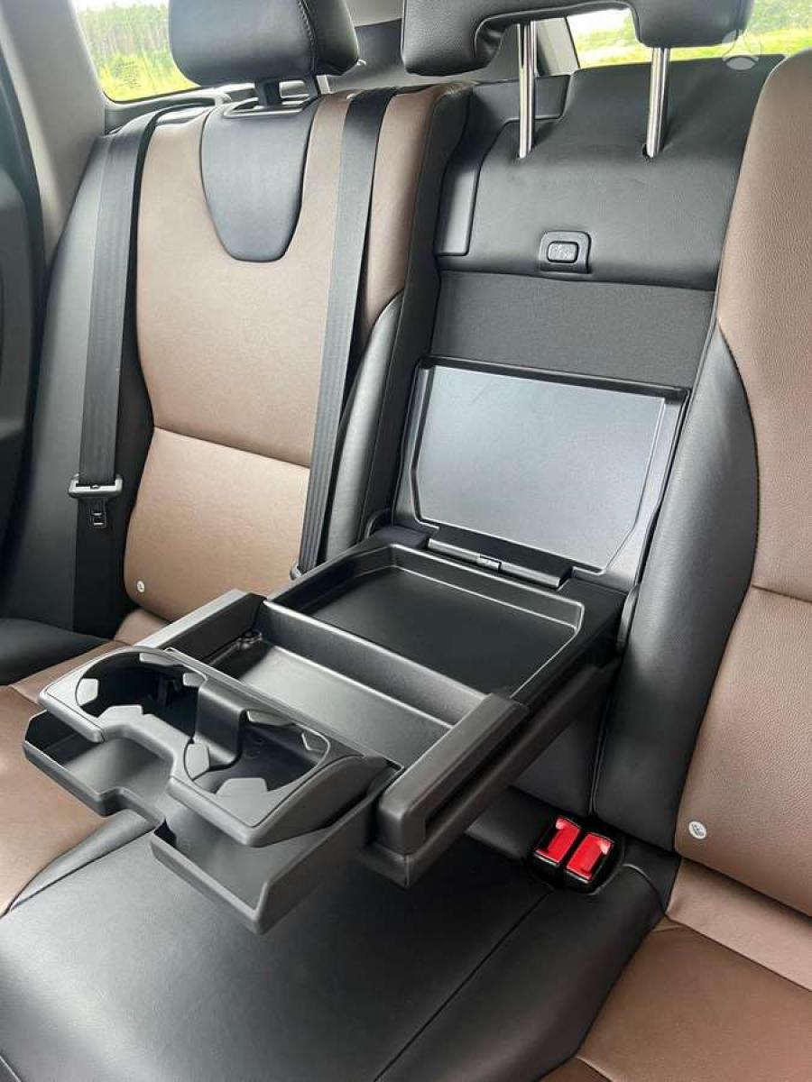 Black Volvo XC60 2017 in Vilnius, with an engine capacity of 2.40 L and mileage of 185 thousand km for 16500 €, photo 14 on AUTOMOTO.COM.LV