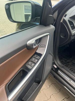 Black Volvo XC60 2017 in Vilnius, with an engine capacity of 2.40 L and mileage of 185 thousand km for 16500 €, photo 17 on AUTOMOTO.COM.LV