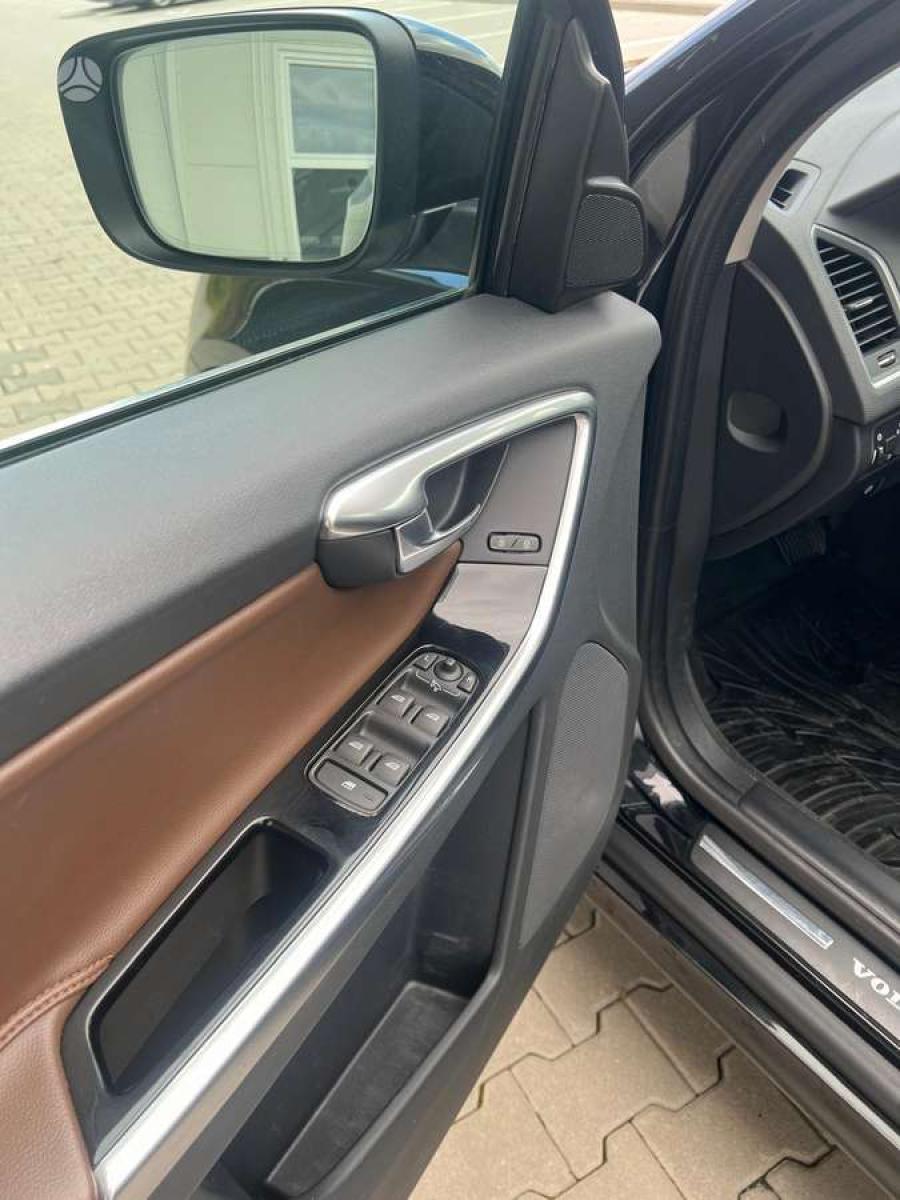 Black Volvo XC60 2017 in Vilnius, with an engine capacity of 2.40 L and mileage of 185 thousand km for 16500 €, photo 17 on AUTOMOTO.COM.LV