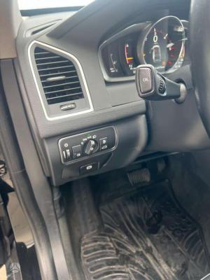 Black Volvo XC60 2017 in Vilnius, with an engine capacity of 2.40 L and mileage of 185 thousand km for 16500 €, photo 19 on AUTOMOTO.COM.LV