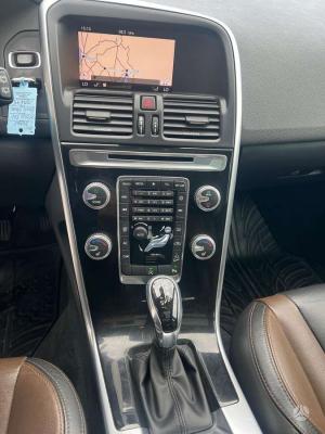 Black Volvo XC60 2017 in Vilnius, with an engine capacity of 2.40 L and mileage of 185 thousand km for 16500 €, photo 20 on AUTOMOTO.COM.LV