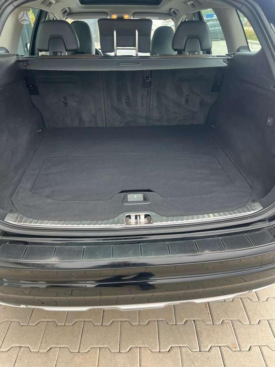 Black Volvo XC60 2017 in Vilnius, with an engine capacity of 2.40 L and mileage of 185 thousand km for 16500 €, photo 21 on AUTOMOTO.COM.LV