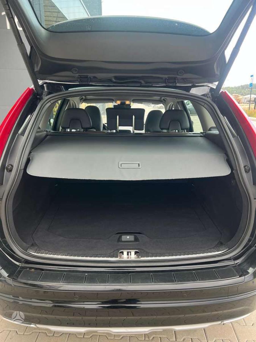 Black Volvo XC60 2017 in Vilnius, with an engine capacity of 2.40 L and mileage of 185 thousand km for 16500 €, photo 23 on AUTOMOTO.COM.LV