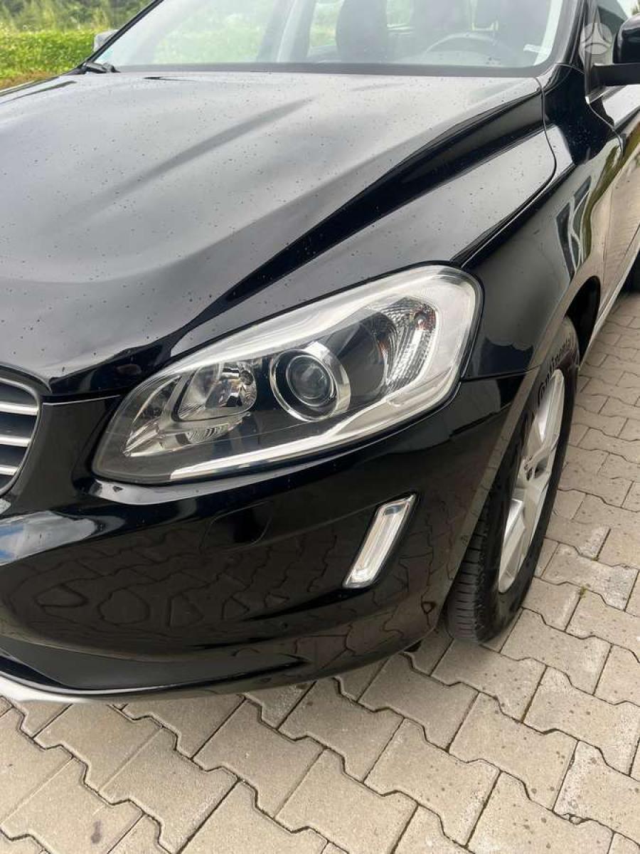 Black Volvo XC60 2017 in Vilnius, with an engine capacity of 2.40 L and mileage of 185 thousand km for 16500 €, photo 26 on AUTOMOTO.COM.LV