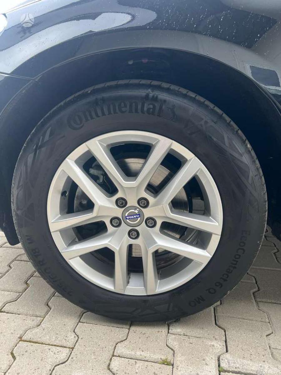 Black Volvo XC60 2017 in Vilnius, with an engine capacity of 2.40 L and mileage of 185 thousand km for 16500 €, photo 27 on AUTOMOTO.COM.LV