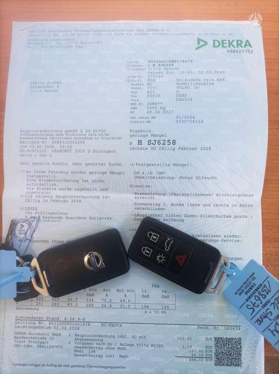 Black Volvo XC60 2017 in Vilnius, with an engine capacity of 2.40 L and mileage of 185 thousand km for 16500 €, photo 31 on AUTOMOTO.COM.LV