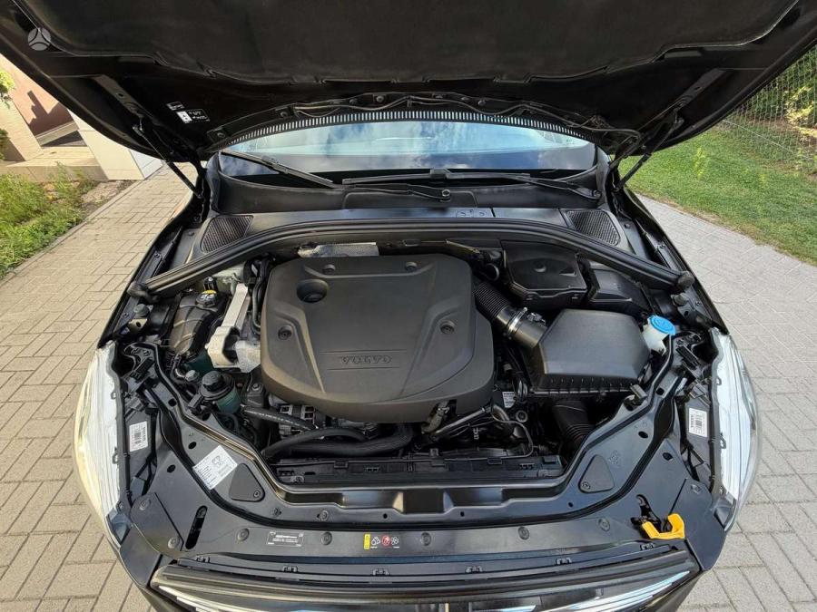 Black Volvo XC60 2017 in Kaunas, with an engine capacity of 1.97 L and mileage of 240 thousand km for 13900 €, photo 11 on AUTOMOTO.COM.LV
