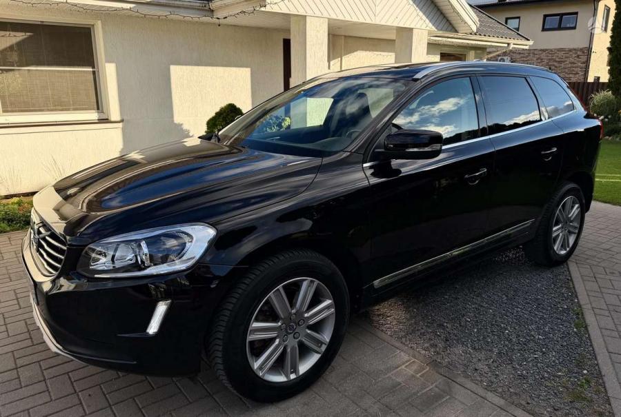 Black Volvo XC60 2017 in Kaunas, with an engine capacity of 1.97 L and mileage of 240 thousand km for 13900 €, photo 15 on AUTOMOTO.COM.LV