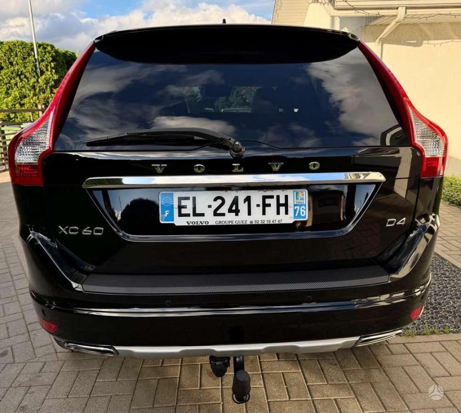 Black Volvo XC60 2017 in Kaunas, with an engine capacity of 1.97 L and mileage of 240 thousand km for 13900 €, photo 17 on AUTOMOTO.COM.LV