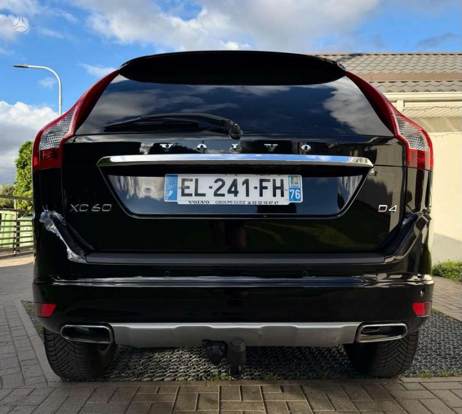 Black Volvo XC60 2017 in Kaunas, with an engine capacity of 1.97 L and mileage of 240 thousand km for 13900 €, photo 18 on AUTOMOTO.COM.LV
